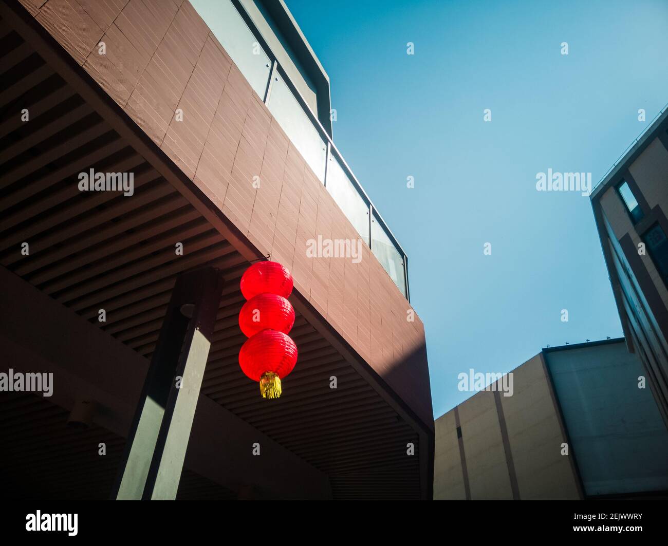 Chinese lanterns hanging on the building Stock Photo - Alamy
