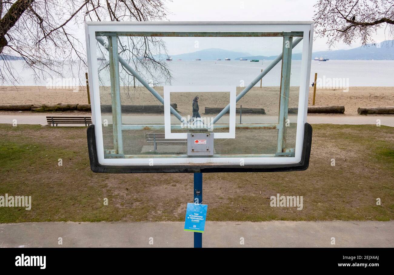 Outdoor basketball hoop beach hi-res stock photography and images - Alamy