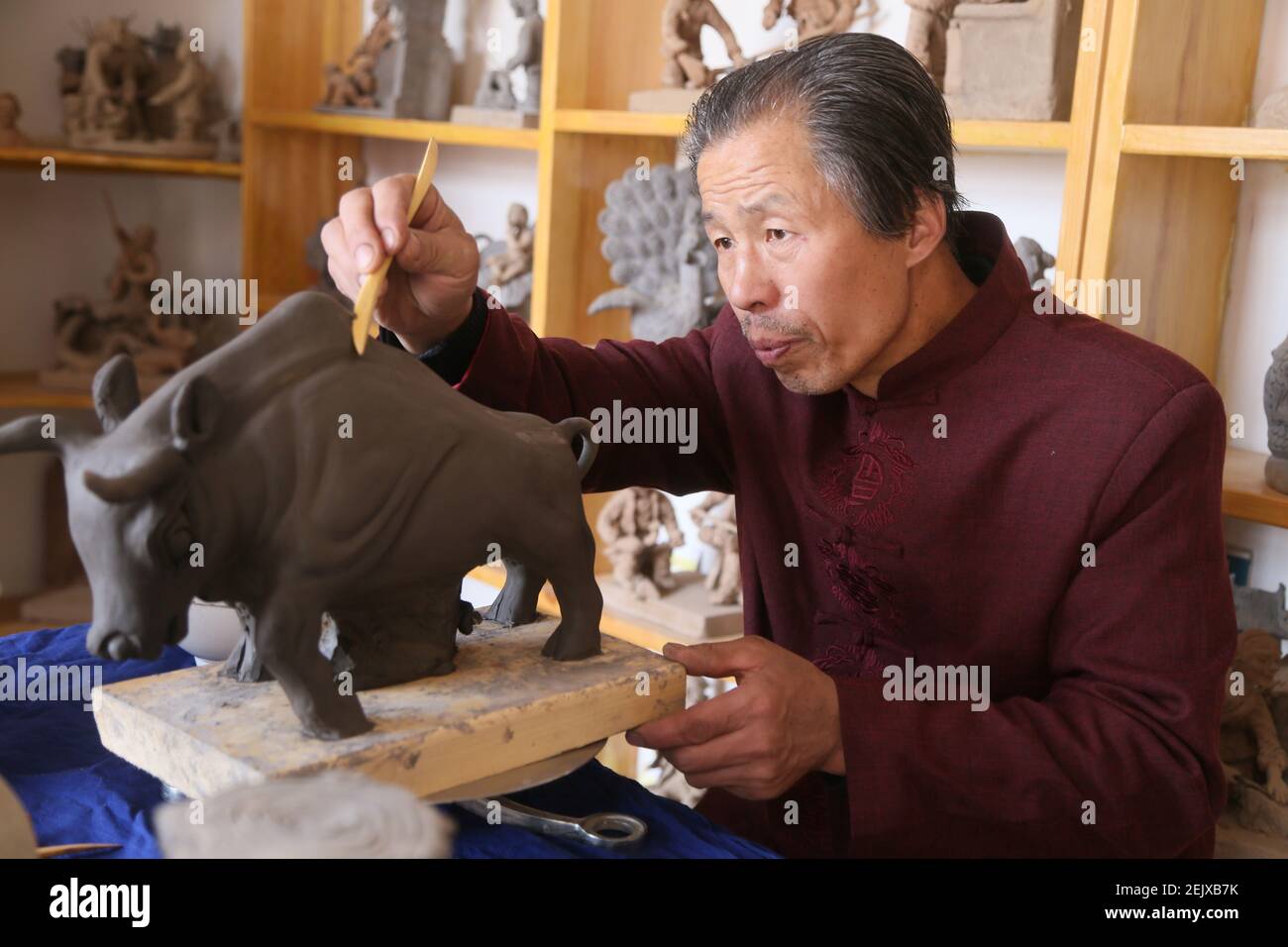 Gansuï¼ŒCHINA-In pingliang city, gansu province, clay sculpture artist ...