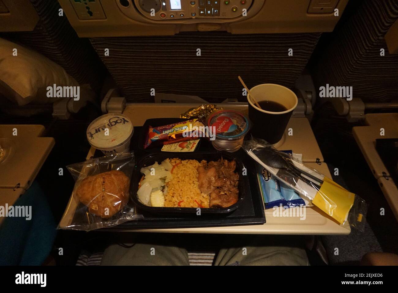 Etihad Airways Inflight Foods from Jakarta, Indonesia to Abu Dhabi, UAE ...