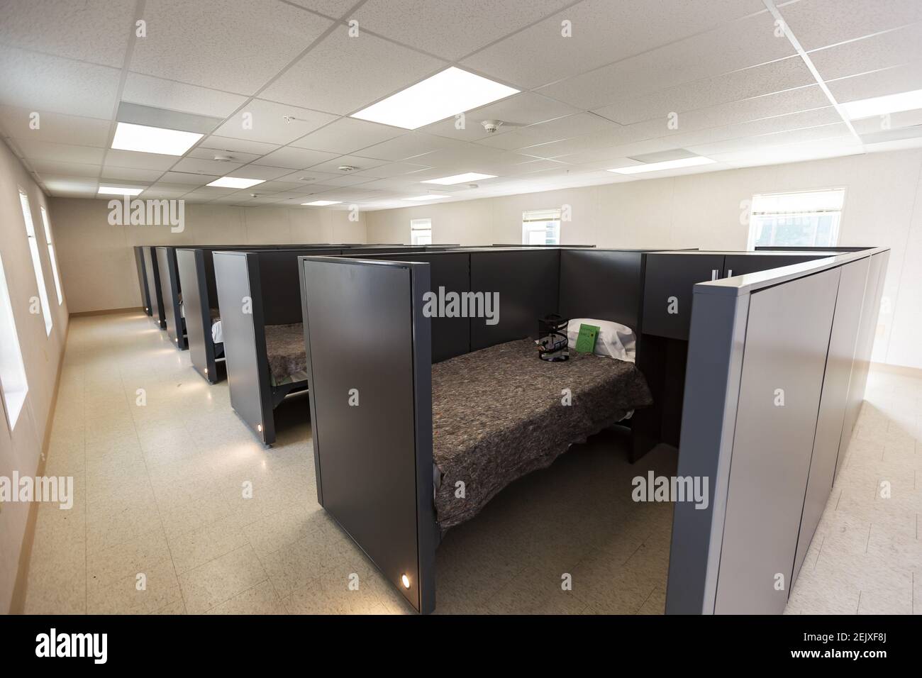 Temporary bridge housing for the homeless shelter now open in Venice ...