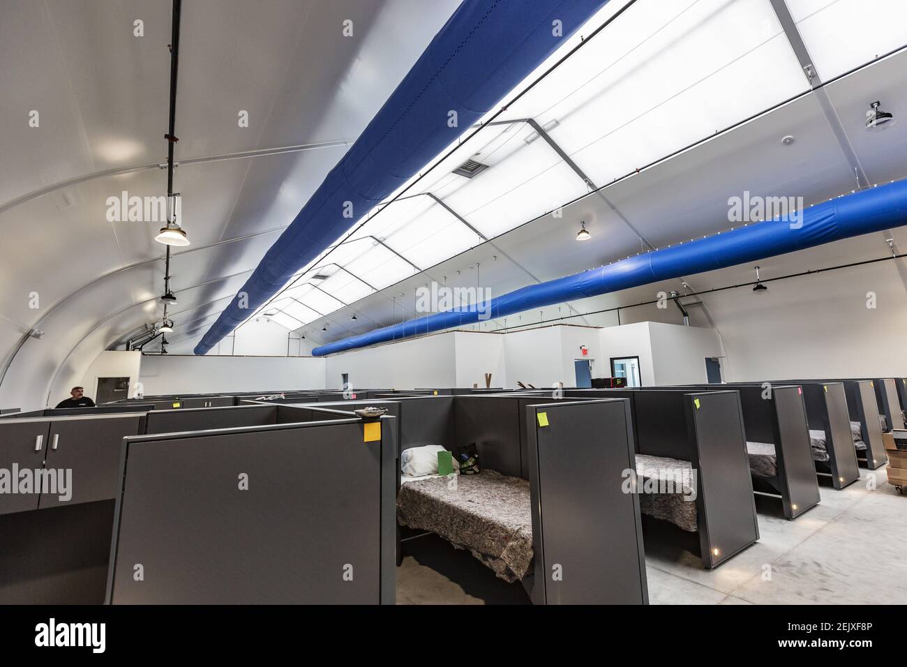 Temporary bridge housing for the homeless shelter now open in Venice ...