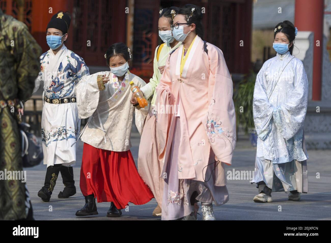 Young people play in Fonte theme park by wearing traditional Han ...