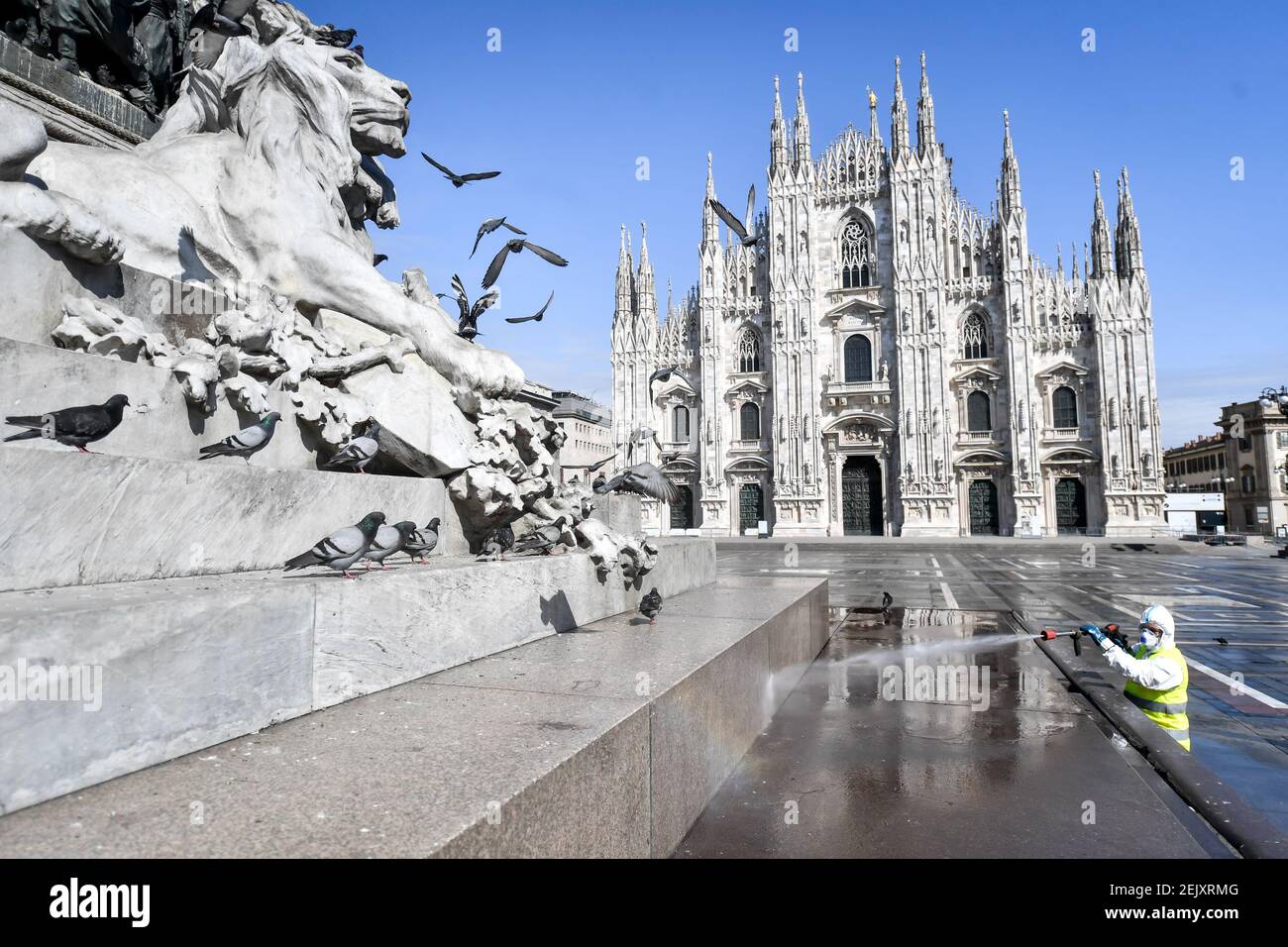 31 March 2020 Milano (Italy) news Worker from Amsa wearing protection ...