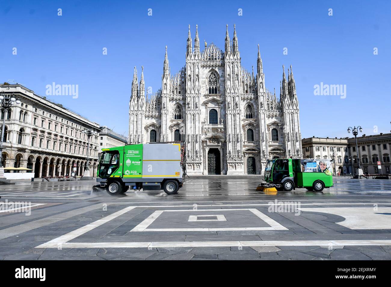 31 March 2020 Milano (Italy) news Worker from Amsa wearing protection ...
