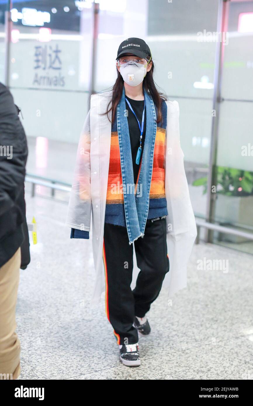 Chinese Actress Jiang Mengjie shows up at one of the airports in ...