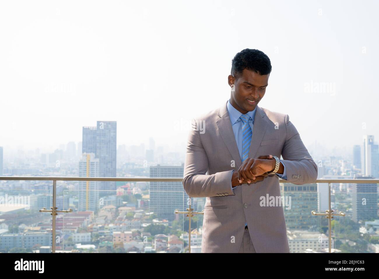 Man wearing suit checking watch hi-res stock photography and images - Alamy