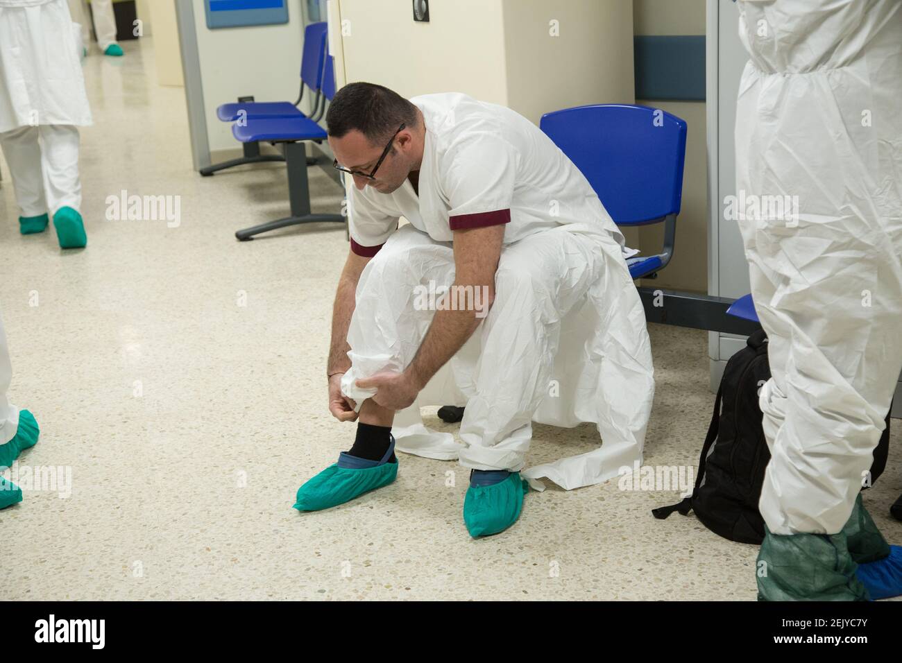 Dressing procedures for nurses in the "clean area" of pavilion D of the ...