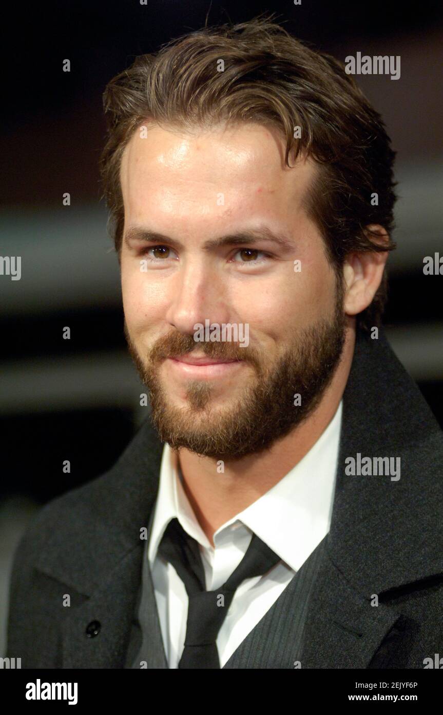 Actor Ryan Reynolds attends arrivals for the premiere of Smokin' Aces ...