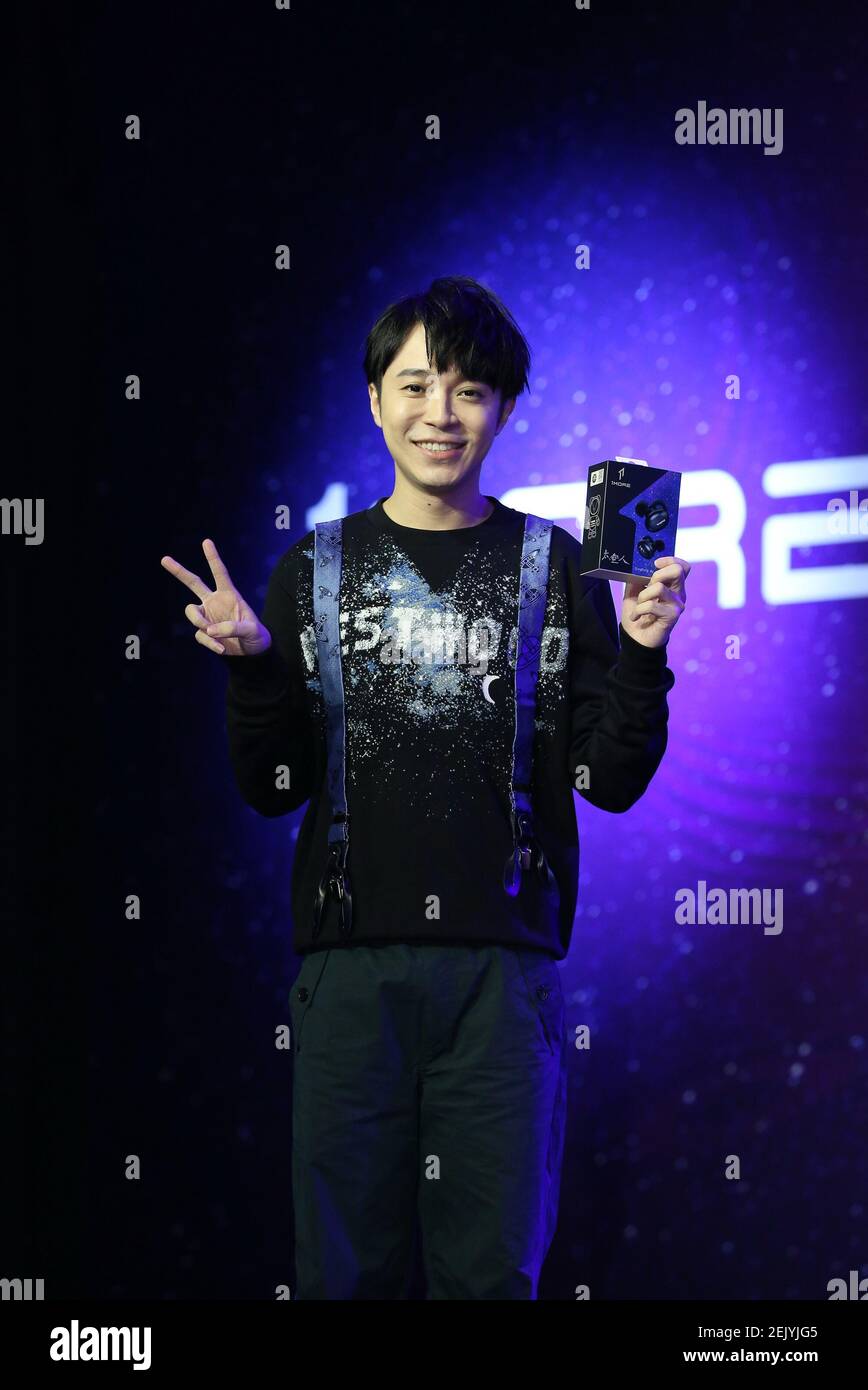 --FILE--Taiwanese singer-songwriter Wu Qing-feng attends product launch ...