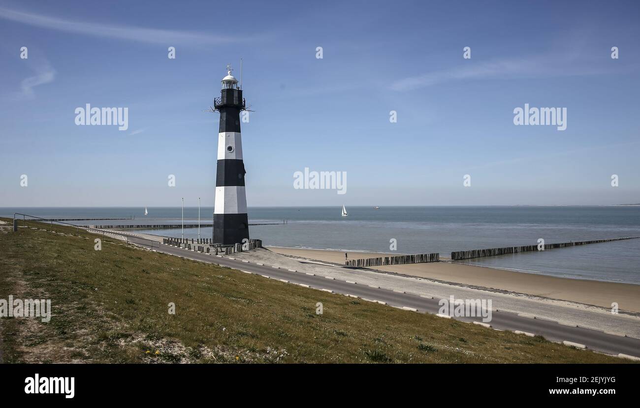 BRESKENS, 11-04-2020 ,strand Dutchnews, Empty beaches in Zeeland during ...