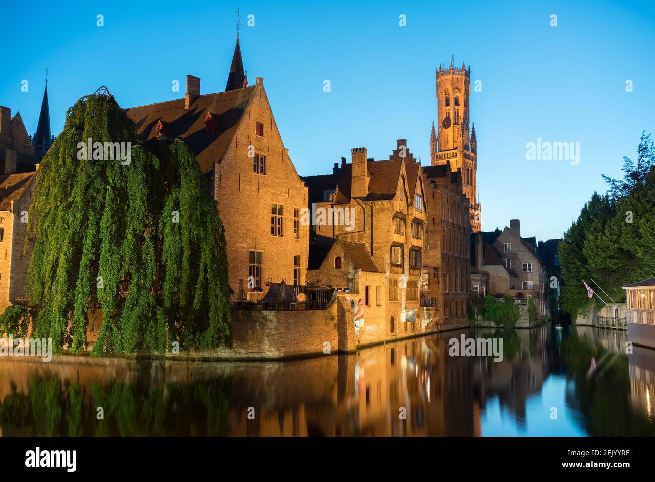 Medieval bruges architecture hi-res stock photography and images - Alamy