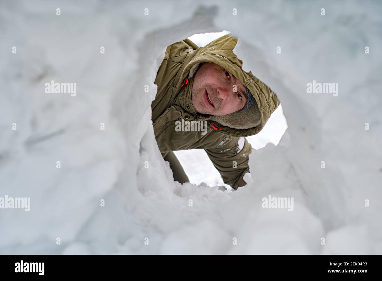 Man snow cave hi-res stock photography and images - Alamy