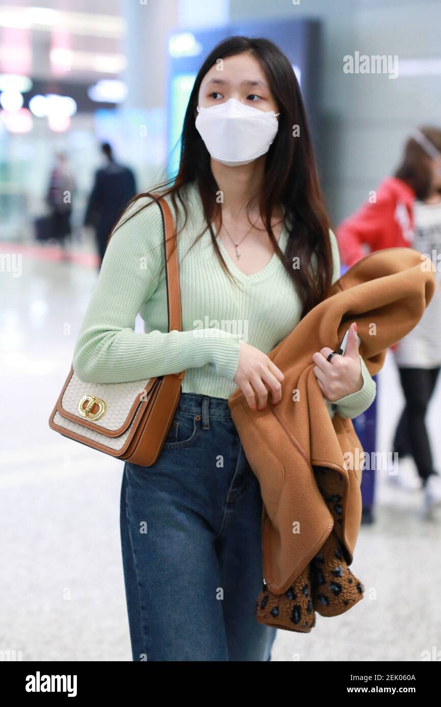 Chinese actress Jelly Lin shows up at a Shanghai airport before ...