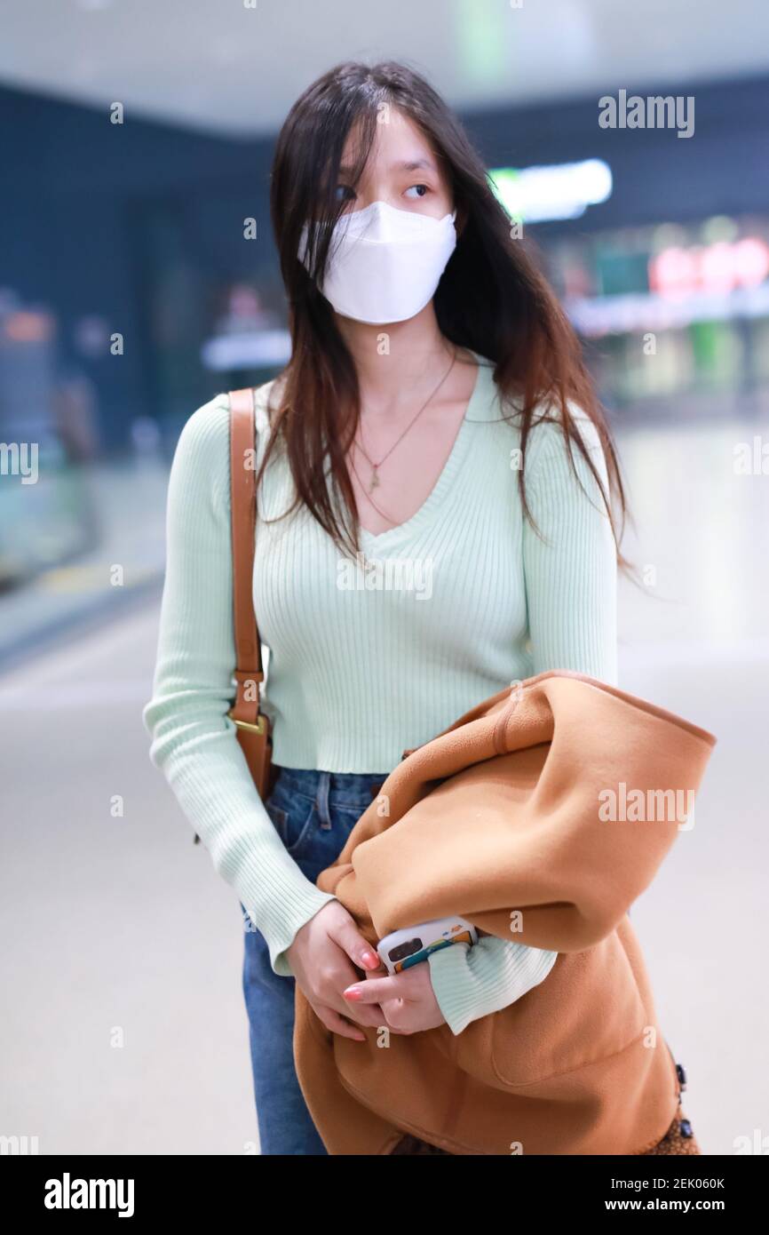 Chinese actress Jelly Lin shows up at a Shanghai airport before ...