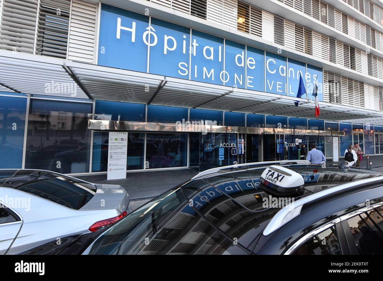 COVID-19 Coronavirus : Taxis drivers of Cannes paid tribute to health ...