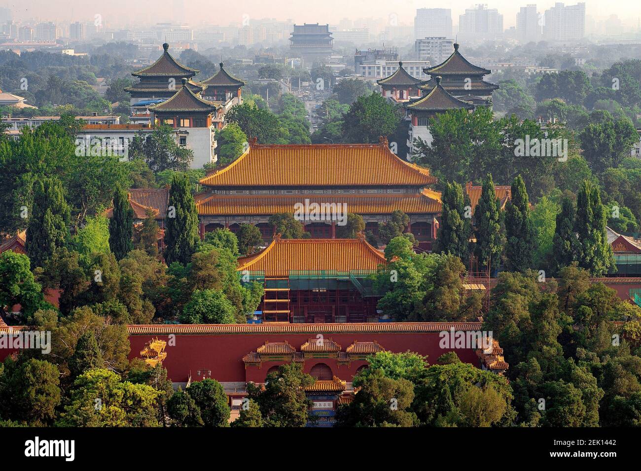 Beijingï¼ŒCHINA-On April 28, 2020, in Beijing, a photographer spent 10 ...