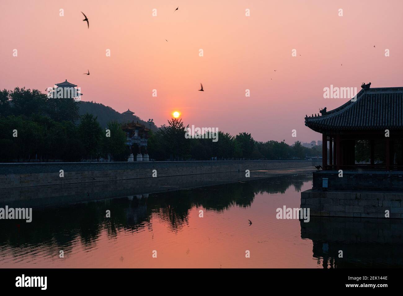 Beijingï¼ŒCHINA-On April 28, 2020, in Beijing, a photographer spent 10 ...