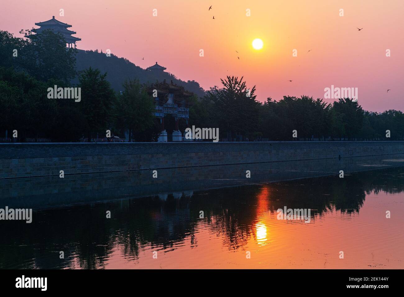 Beijingï¼ŒCHINA-On April 28, 2020, in Beijing, a photographer spent 10 ...