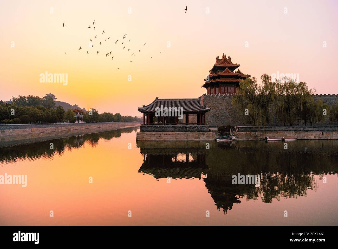 Beijingï¼ŒCHINA-On April 28, 2020, in Beijing, a photographer spent 10 ...