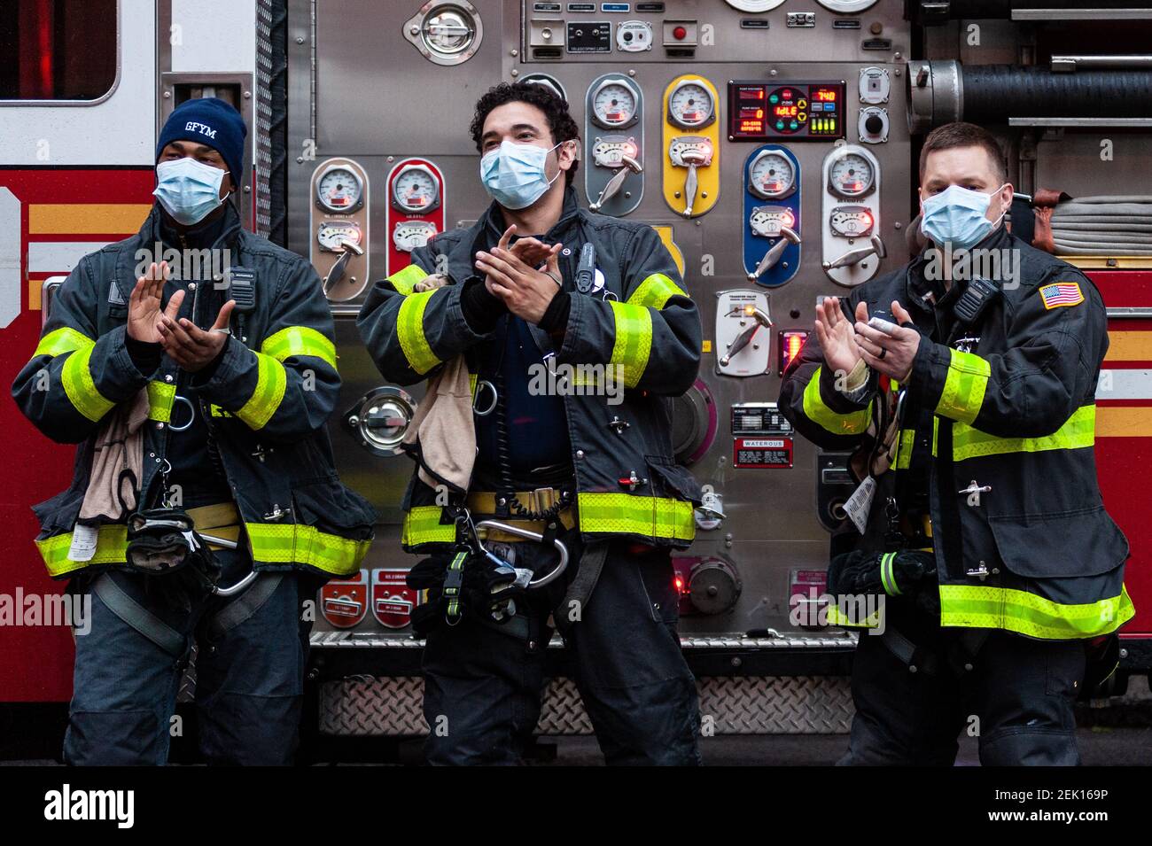 FDNY firefighters from Engine Company 220/Ladder 122 in Brooklyn thank ...