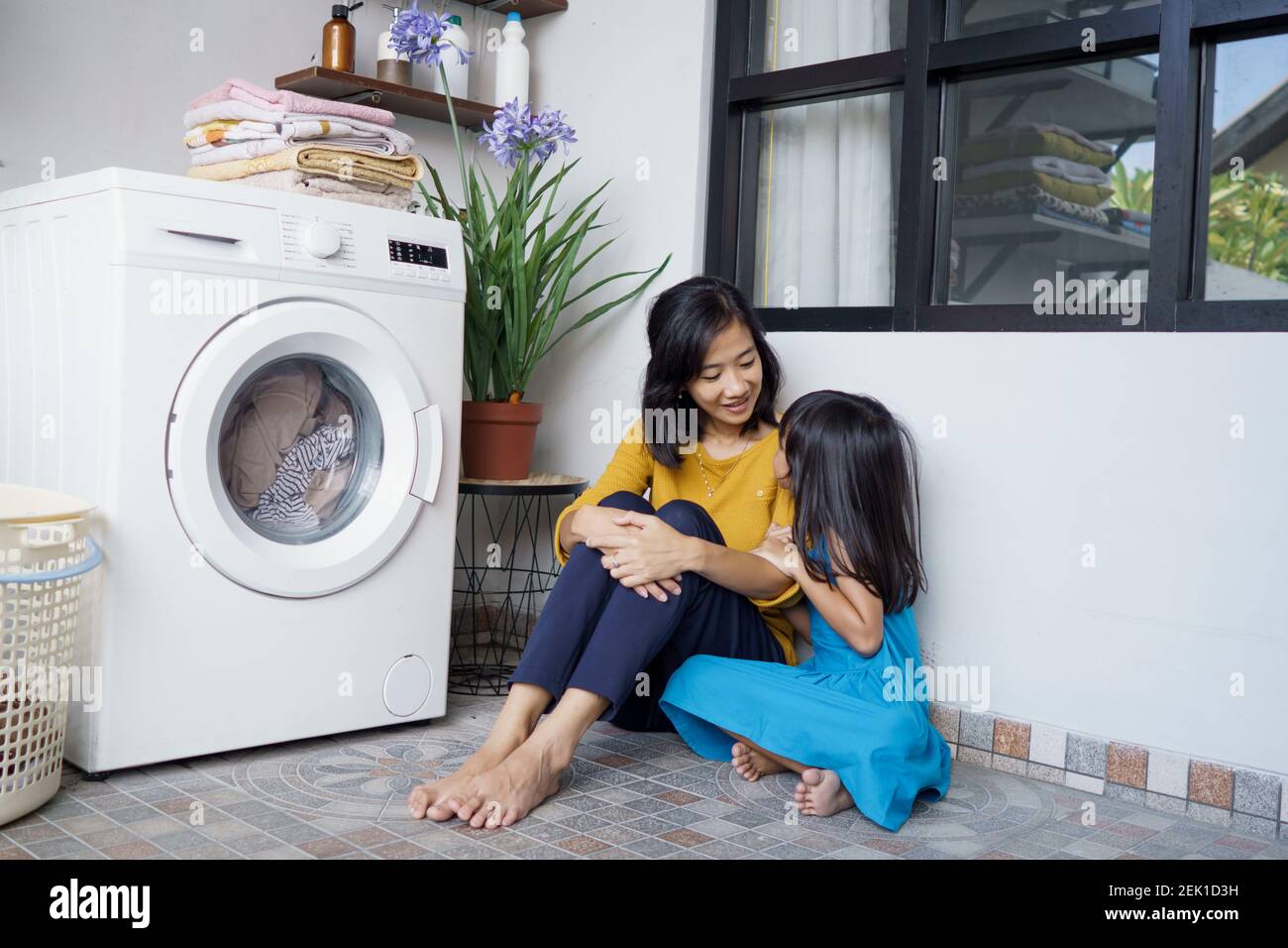 Beautiful Young Asian Mother And Daughter Waiting The Laundry Washing