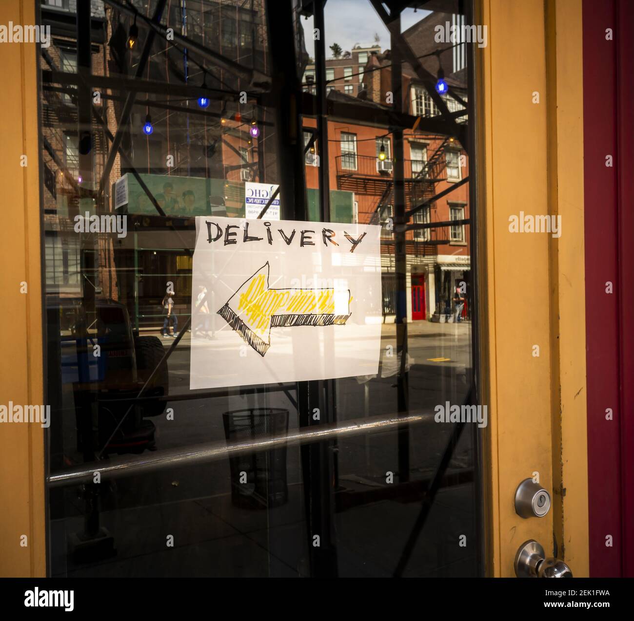 Restaurant directs deliverymen to the proper pick up entrance in ...