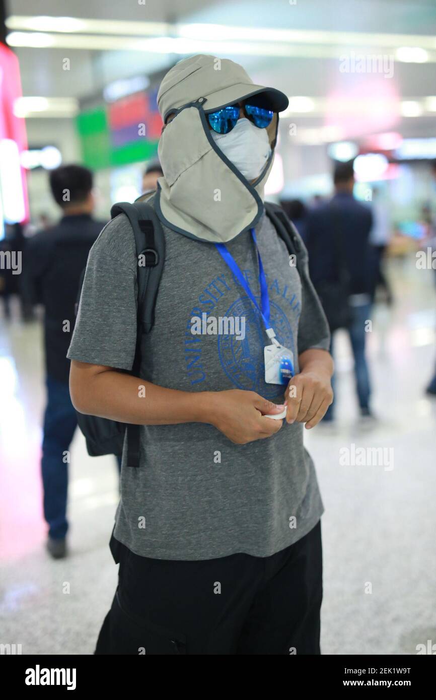 Chinese actor and director Xu Zheng shows up at a Shanghai airport ...