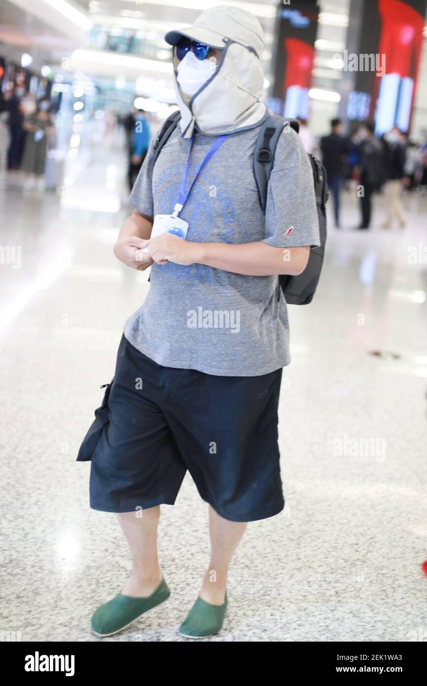 Chinese actor and director Xu Zheng shows up at a Shanghai airport ...