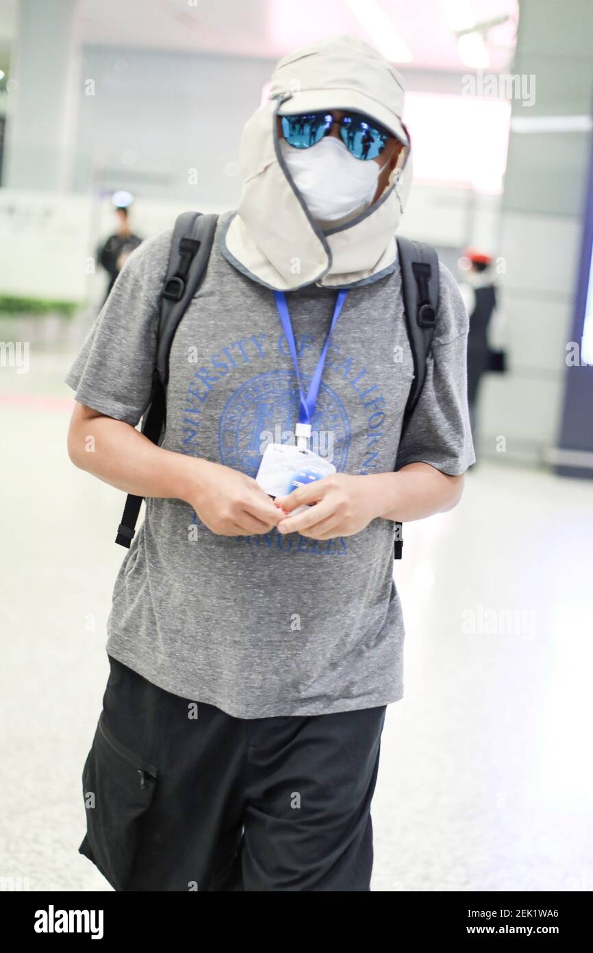 Chinese actor and director Xu Zheng shows up at a Shanghai airport ...