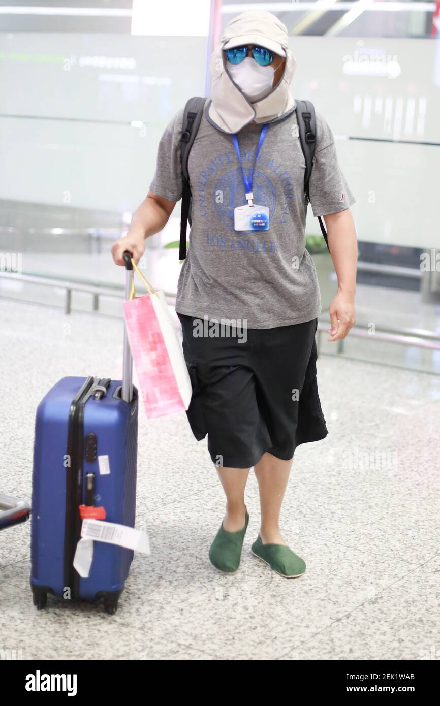 Chinese actor and director Xu Zheng shows up at a Shanghai airport ...