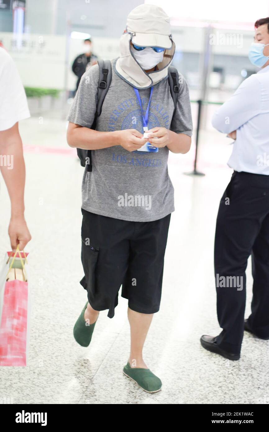 Chinese actor and director Xu Zheng shows up at a Shanghai airport ...