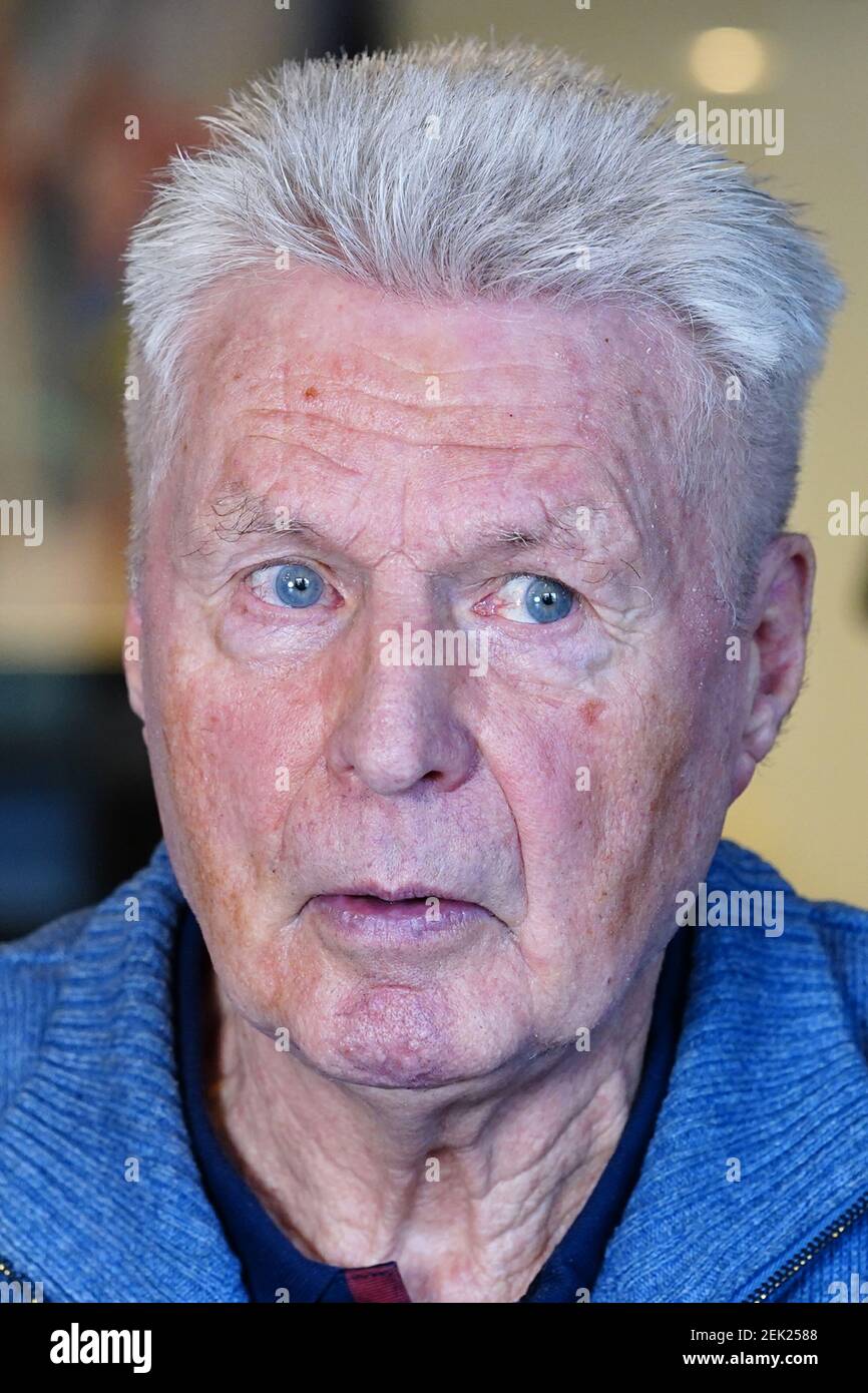 AMSTERDAM, 06-02-2002 , photoshoot with former Dutch International Wim ...