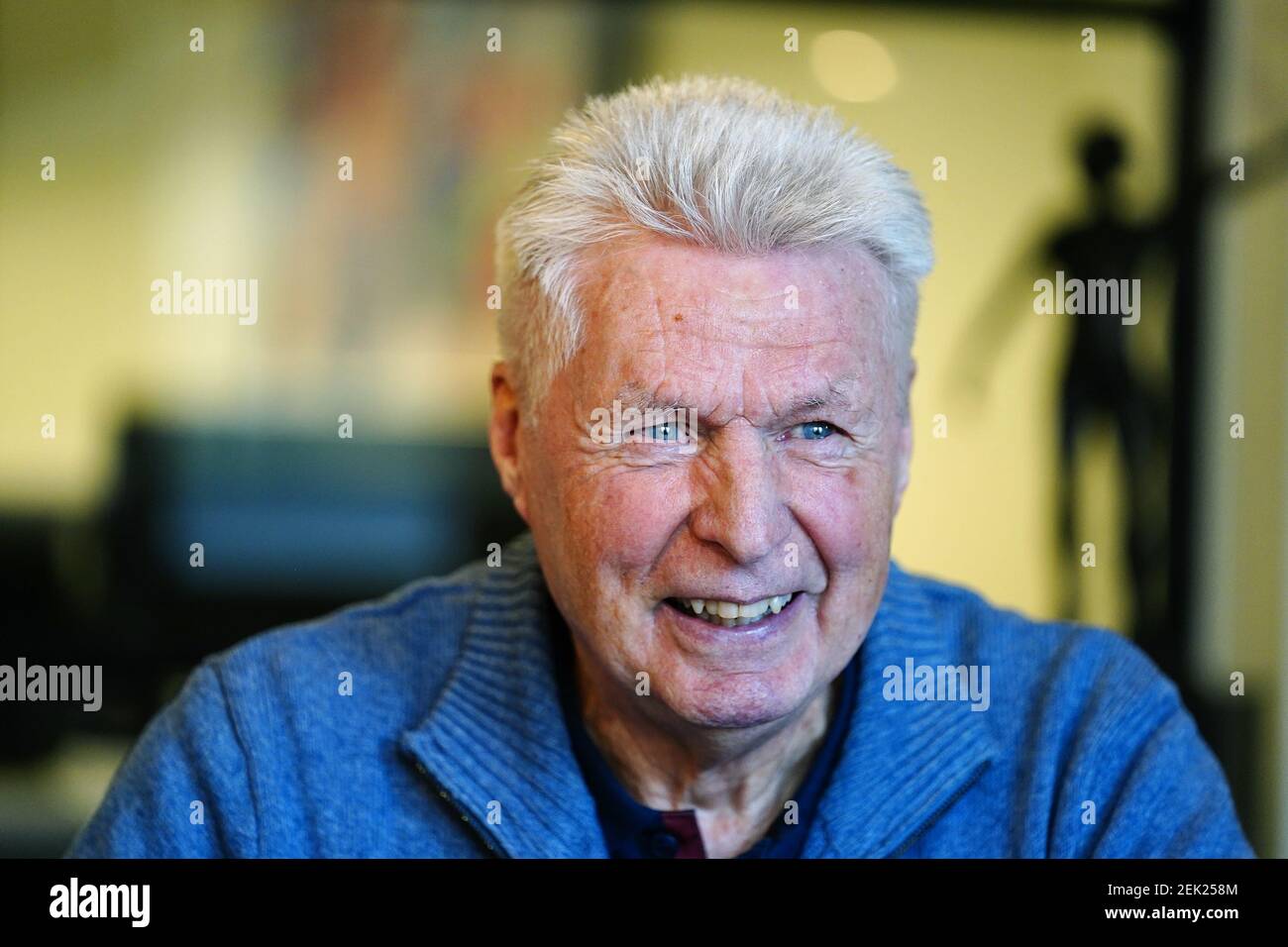 AMSTERDAM, 06-02-2002 , photoshoot with former Dutch International Wim ...