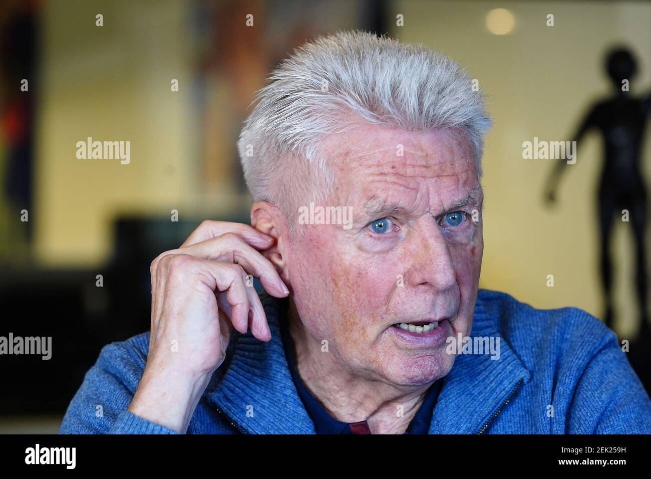 AMSTERDAM, 06-02-2002 , photoshoot with former Dutch International Wim ...