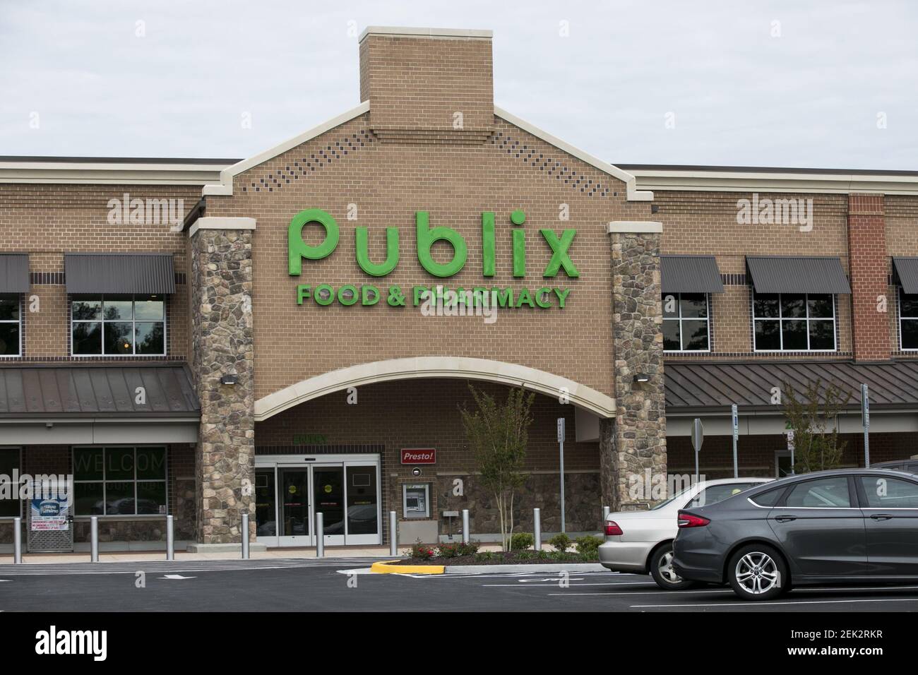 A logo sign outside of a Publix Super Markets retail grocery store ...