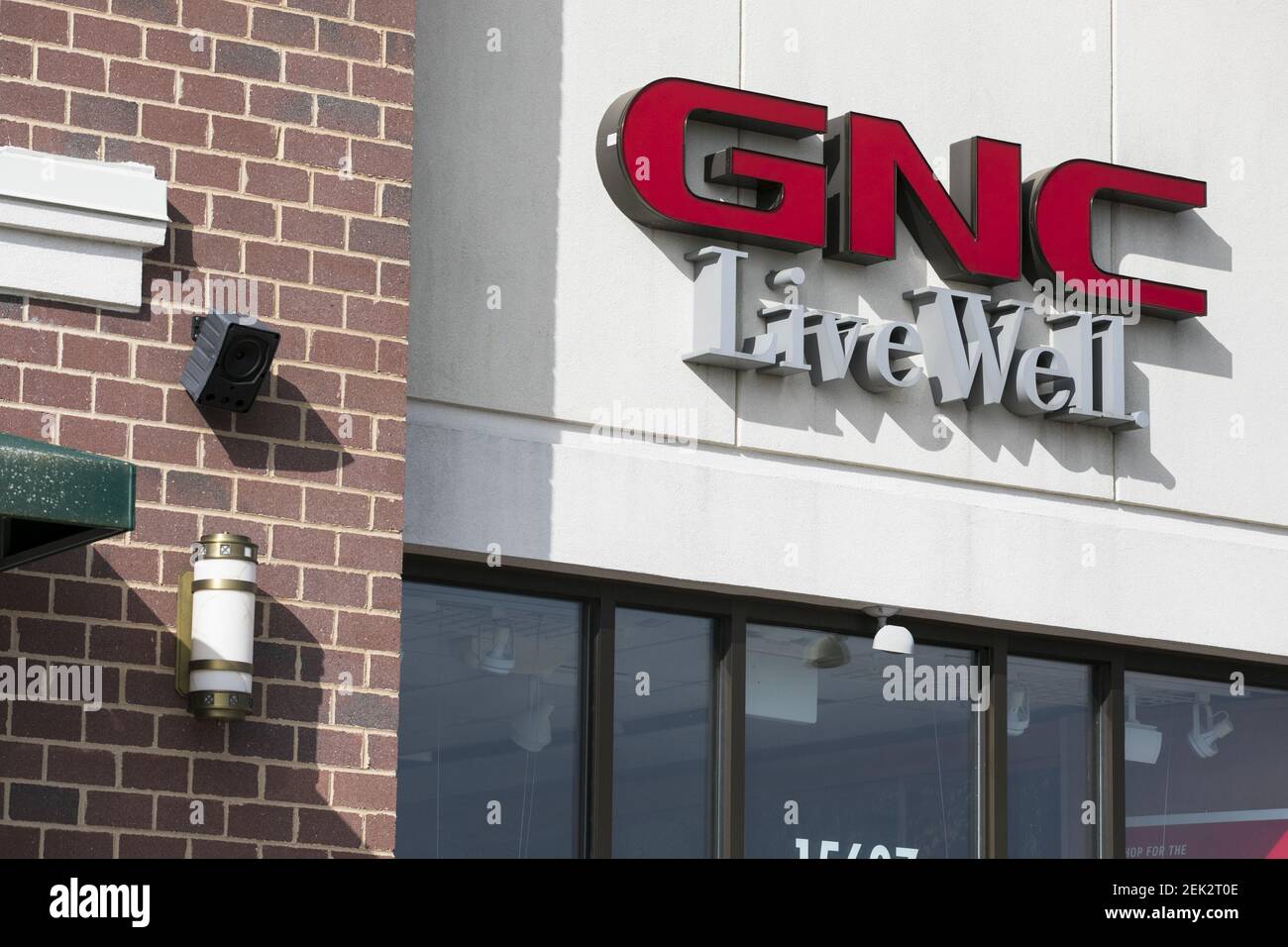 A logo sign outside of a General Nutrition Centers (GNC) retail store ...
