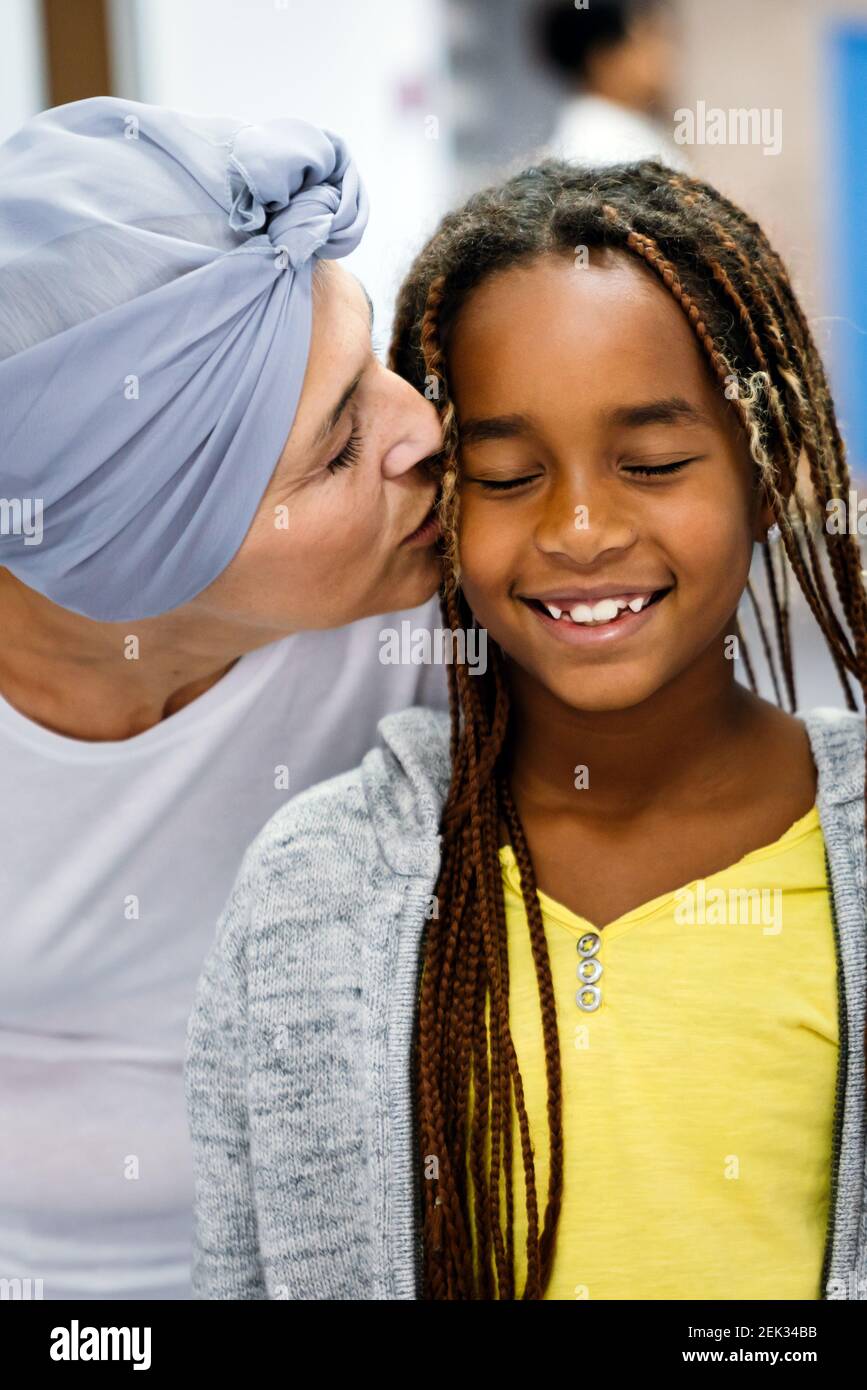 Child cancer patient hi-res stock photography and images - Alamy