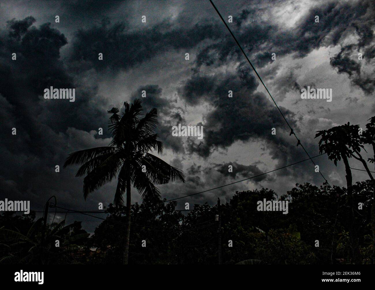 Expected landfall of cyclone amphan hi-res stock photography and images ...