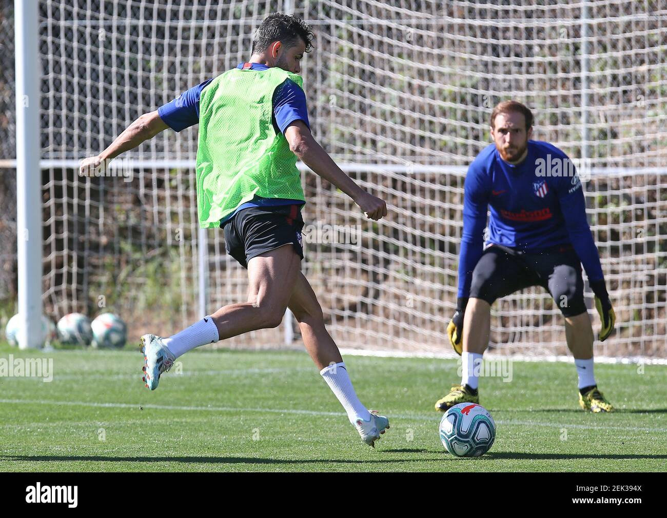 Atletico de Madrid's Diego Costa (l) and Jan Oblack during training ...