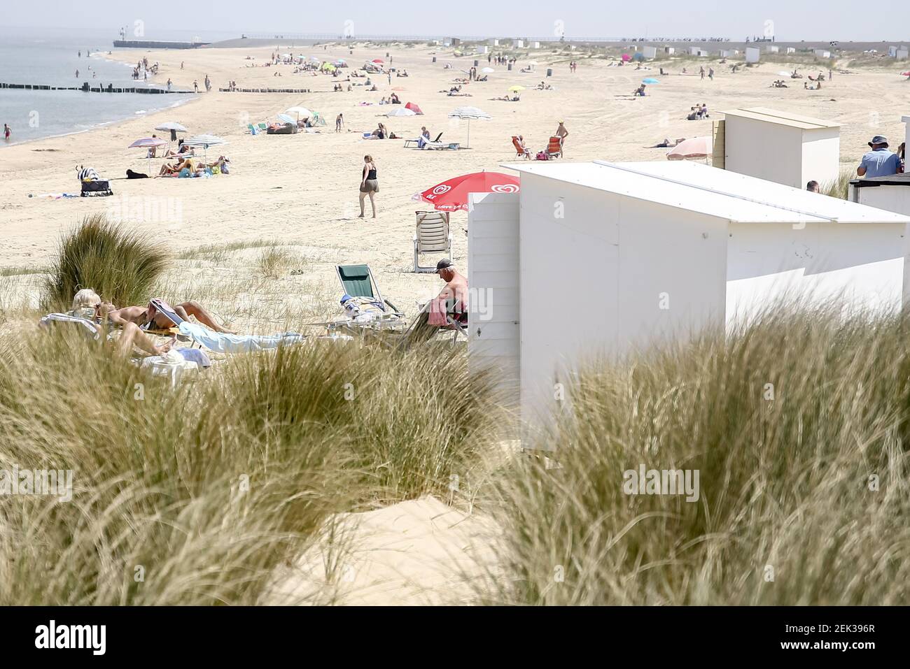 BRESKENS, 21-05-2020 , Dutchnews, Busy beach in Zeeland Breskens Drukte ...
