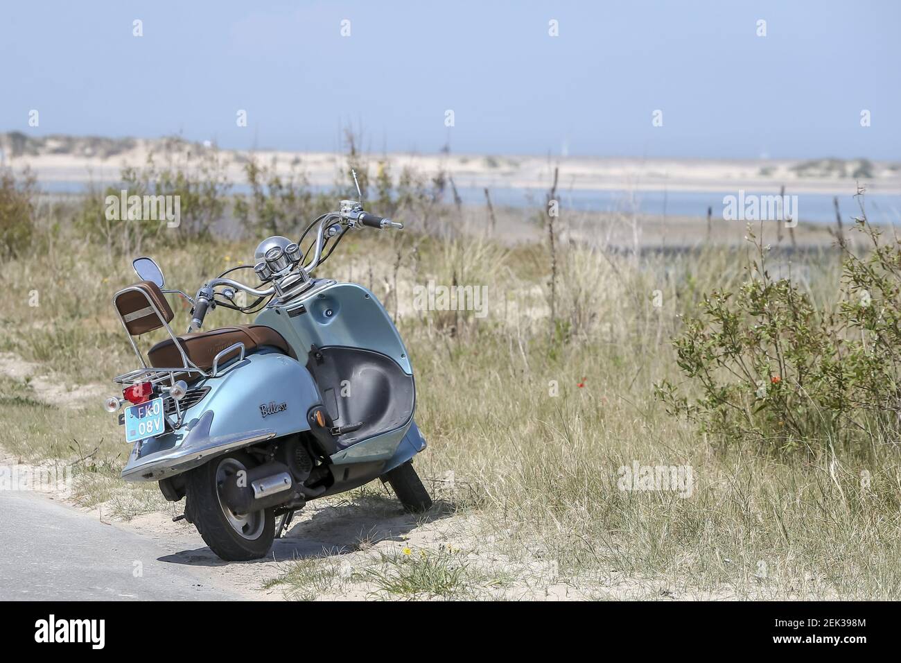 BRESKENS, 21-05-2020 , Dutchnews, Busy beach in Zeeland Breskens Drukte ...