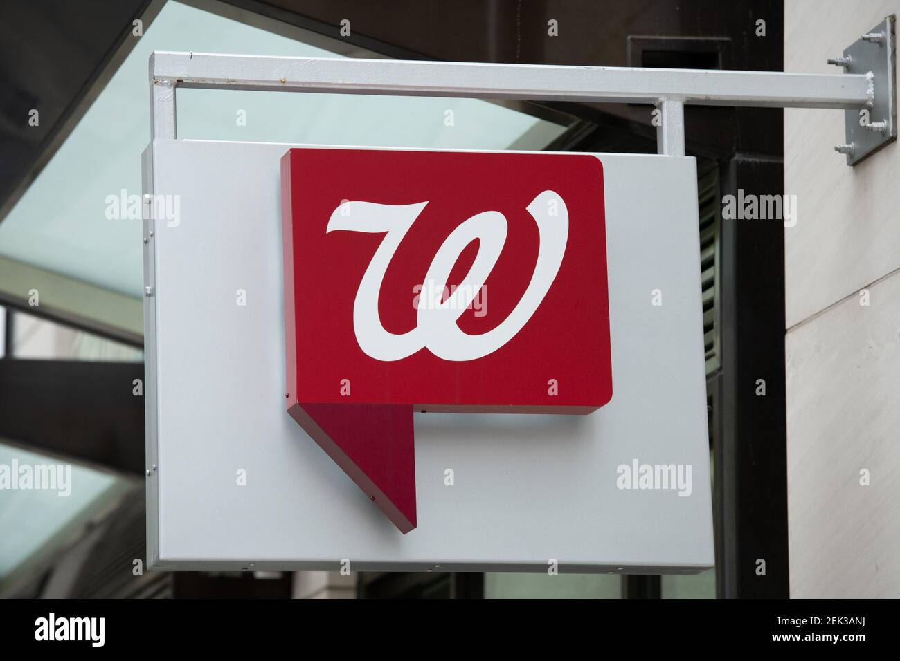 Walgreens store 2020 hi-res stock photography and images - Alamy