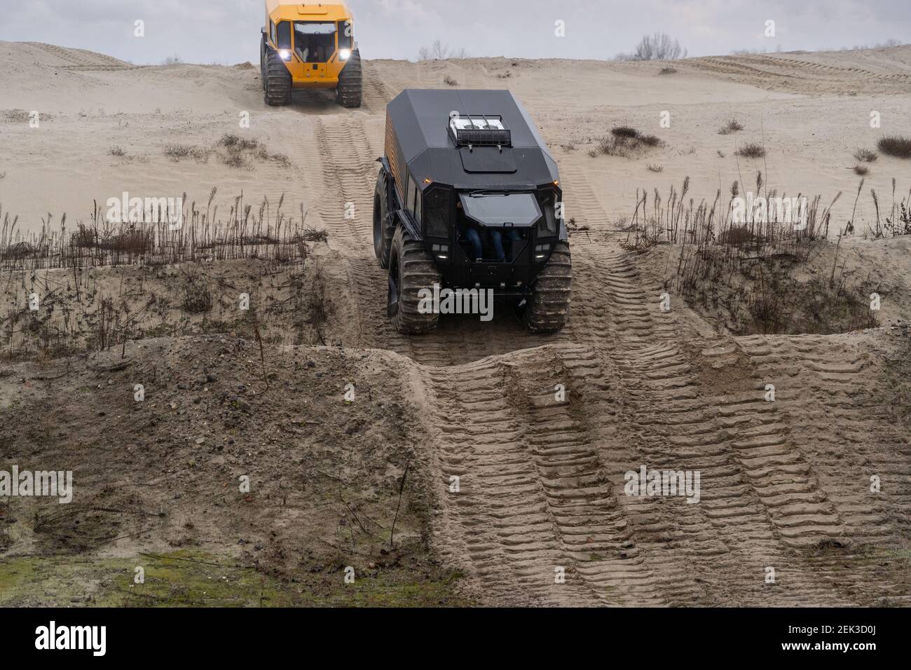 Two track road in sand hi-res stock photography and images - Alamy