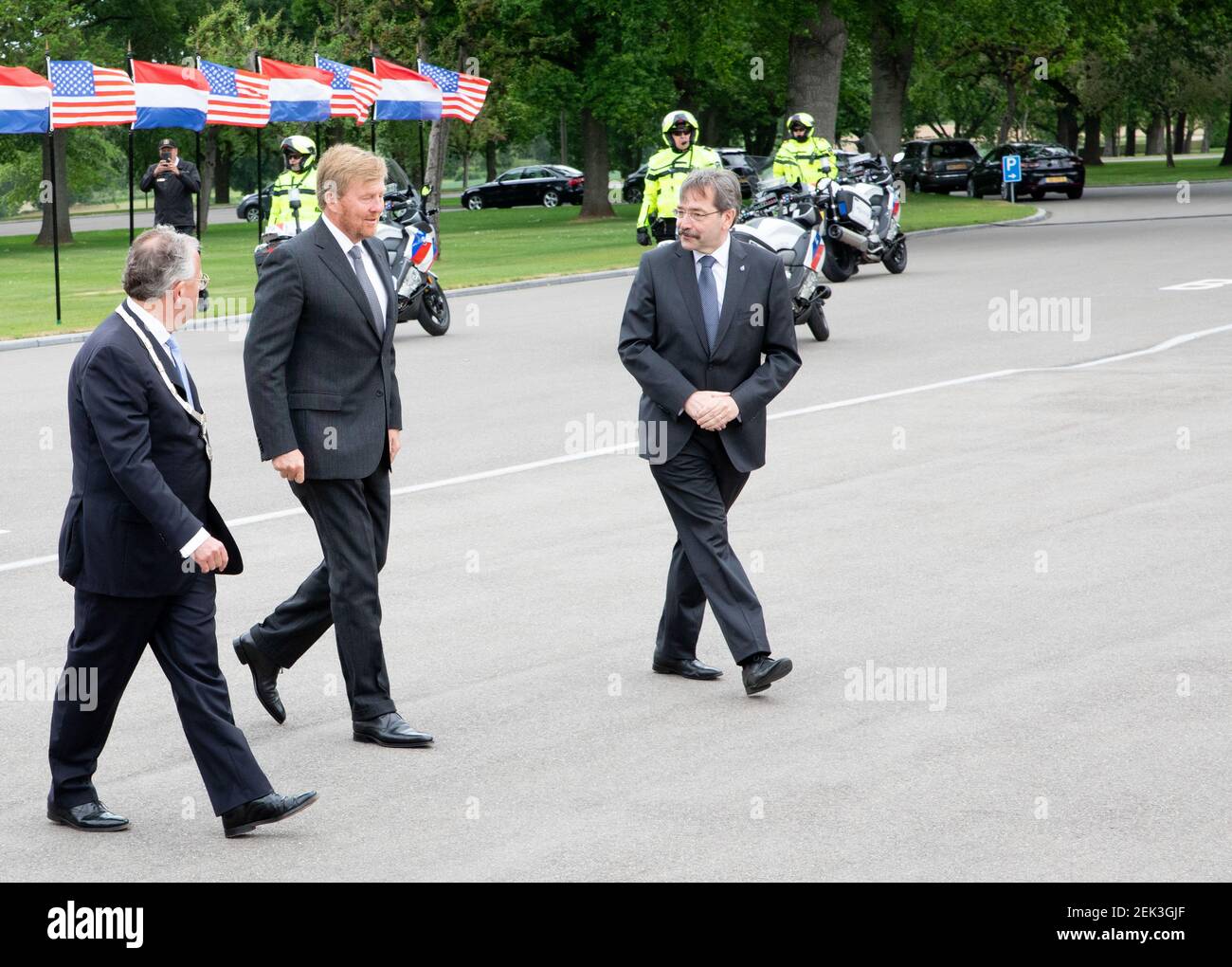 King Willem-Alexander attends Memorial Day at the American Cemetery ...
