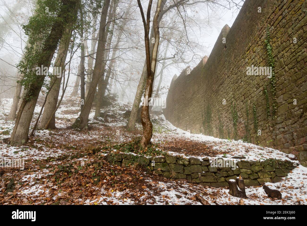 Stone enclosure castle hi-res stock photography and images - Alamy