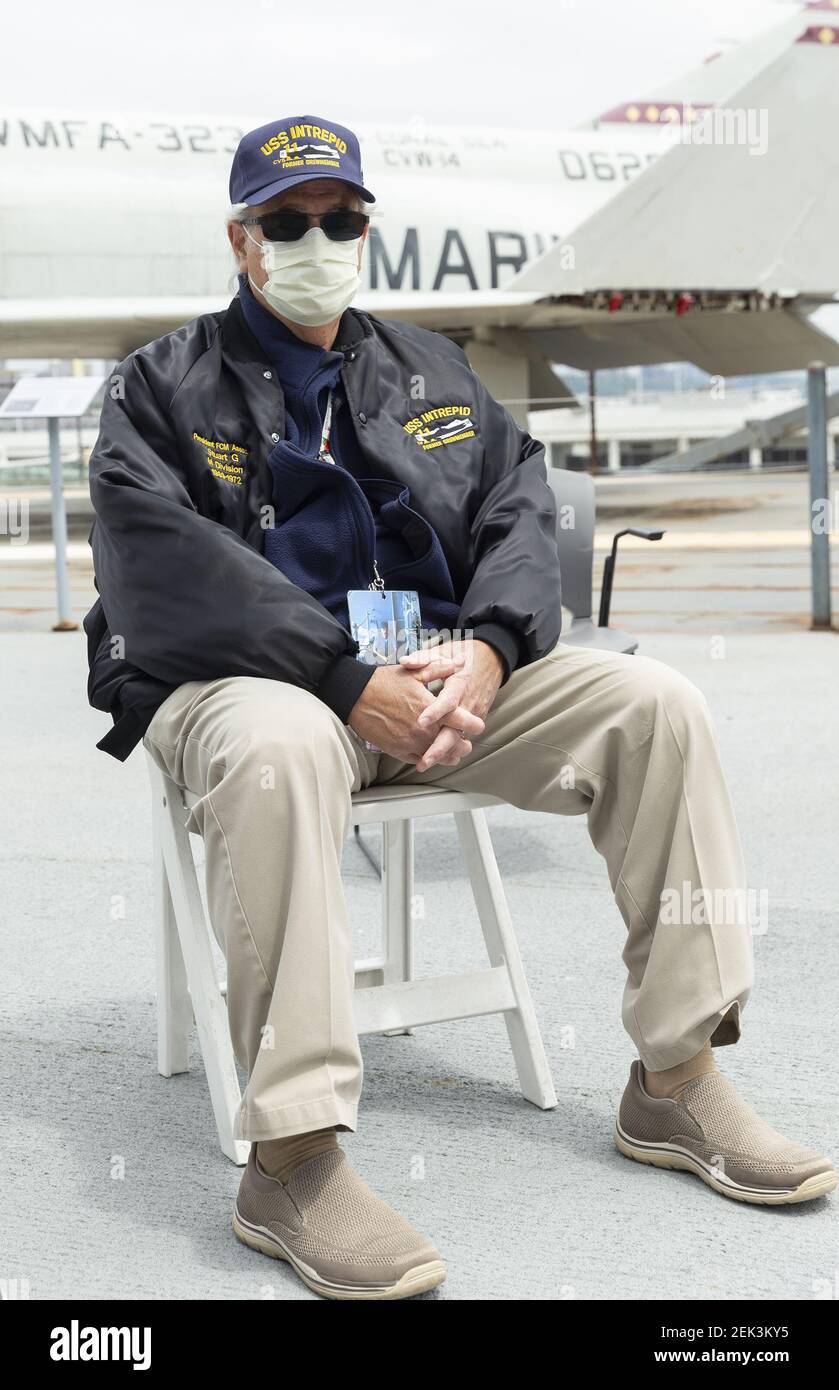 Former member of USS Intrepid Stuart Gelband attends Governor Cuomo ...