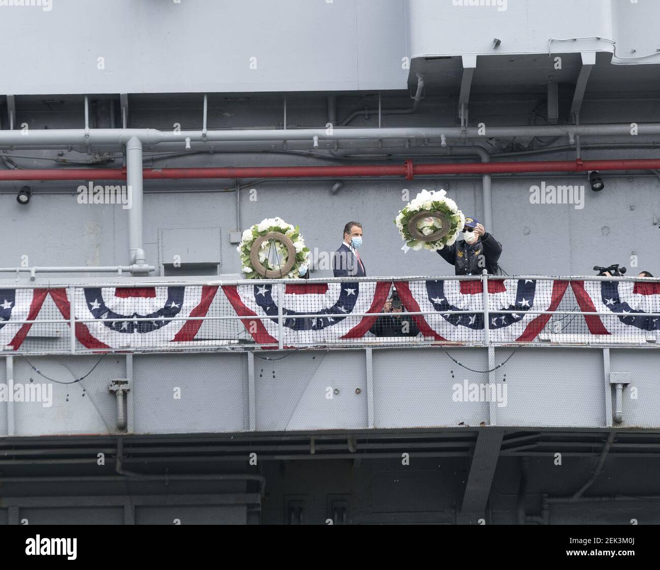Andrew Cuomo and former member of USS Intrepid Stuart Gelband laid ...