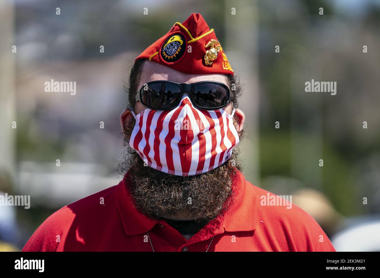 A veteran wearing a face mask due to the COVID 19 pandemic participates ...