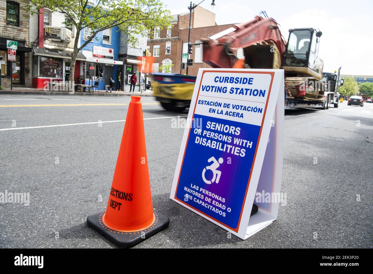 UNITED STATES - MAY 26: A curbside voting sign is seen during early ...